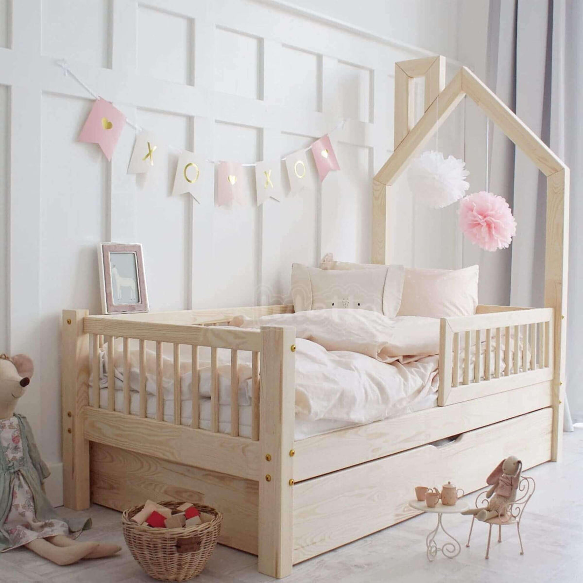 Pat mini casuta lemn, balustrada, Mali – Yongo.ro